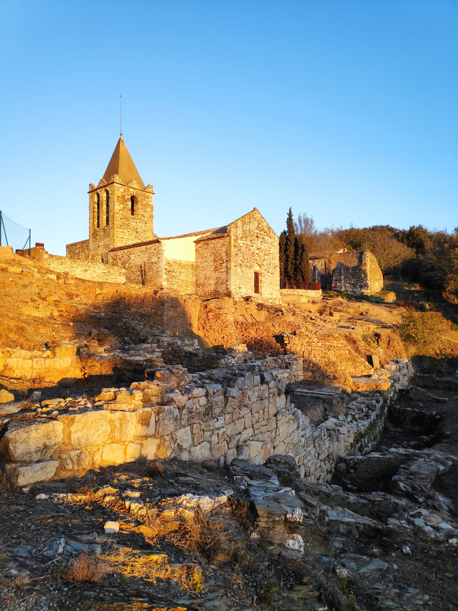 Excursió Castellum Fractum i els Sants Metges